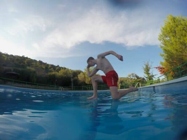 40 Funny Perfectly Timed Photos That Will Totally Mess With Your Head