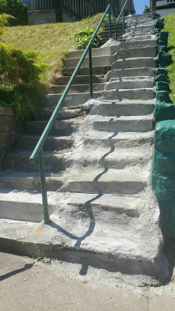 50 Terrifying "Death Stair" Designs That Will Hurt Your Brain And Break Your Neck