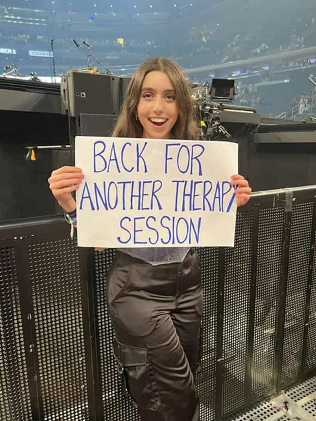 40 Funny Concert Signs From Clever And Creative Fans