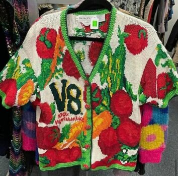 55 Funny Thrift Shop Memes And Finds From “Ridiculous Thrifter”