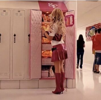 30 Instantly Recognizable Props In 90s And 2000s Movies That Live Rent ...