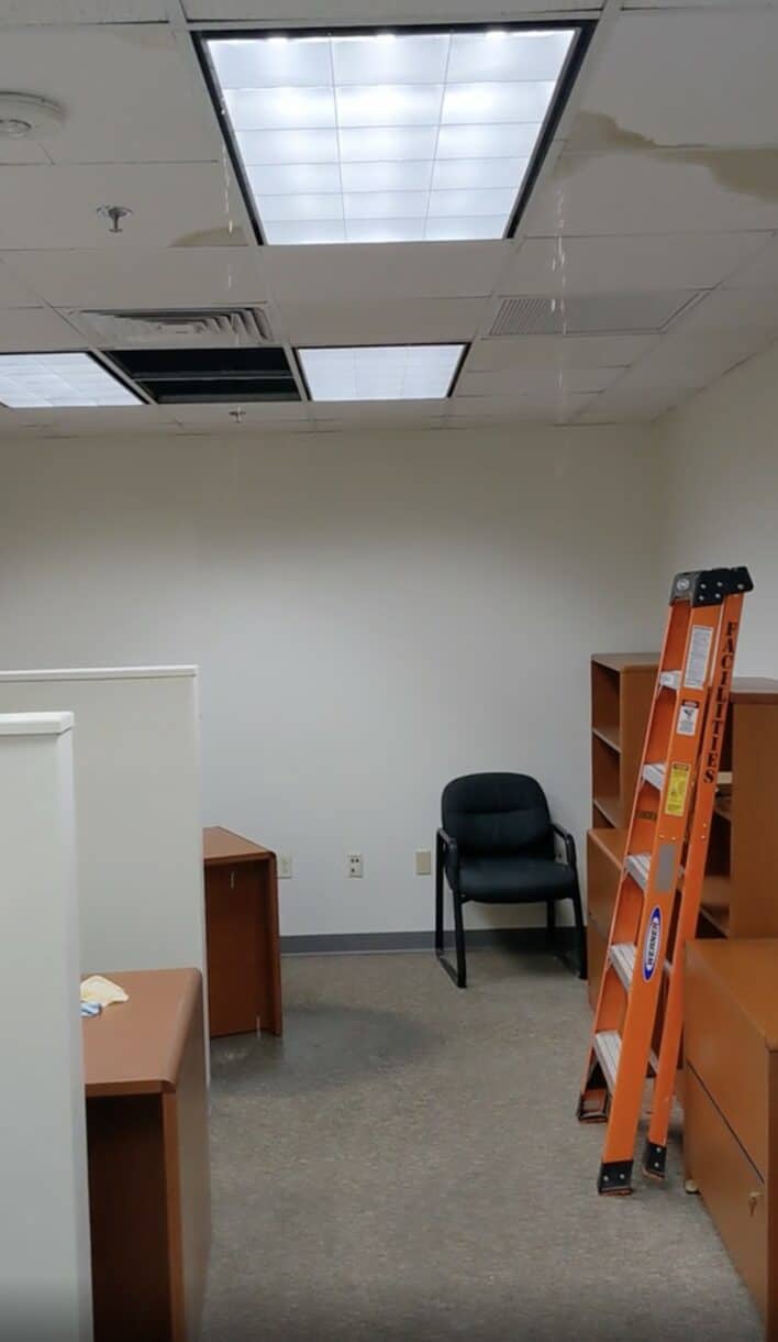 25 Horrible Offices That'll Make Your Cubicle Hell Look Like Paradise