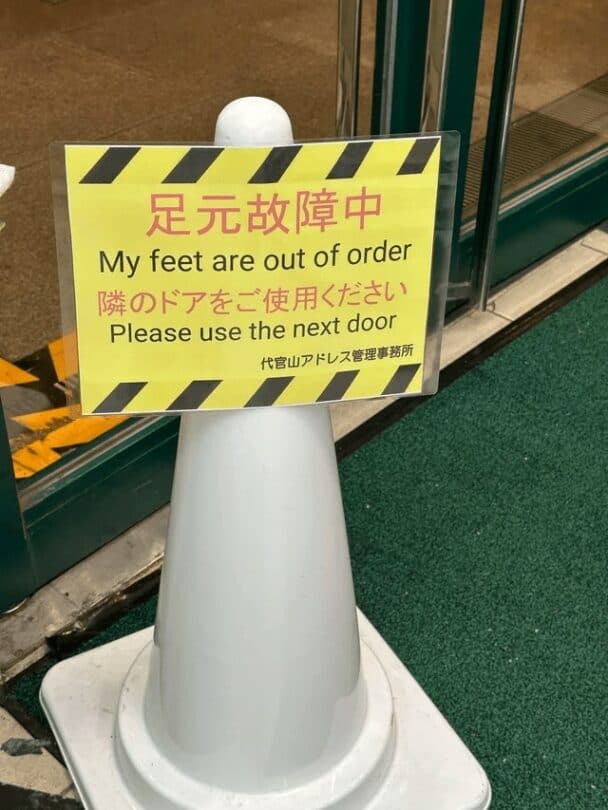 45 Funny Signs "Lost In Translation" While Attempting Messages In English
