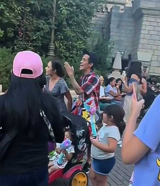 Parents Hilariously Roasted For Being Furious With Disneyland's Evil ...