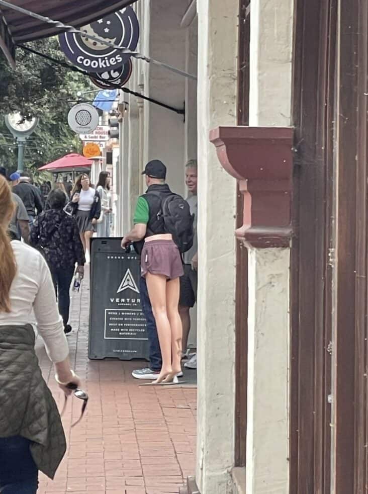 37 Funny Images From Confusing Perspectives That'll Take You A Sec To Figure Out