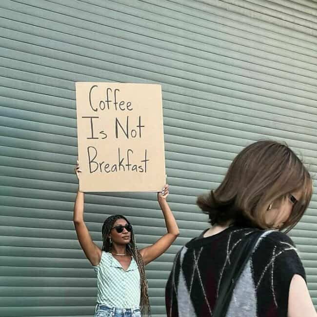 50+ Funny Images From "Dudette With A Sign" Bringing Laughter To The Masses