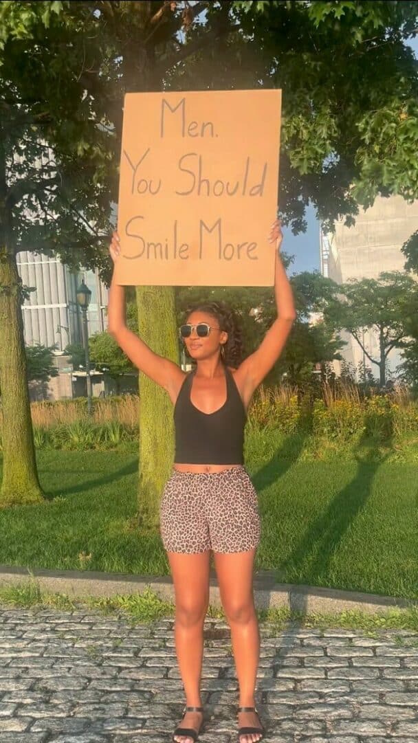 50+ Funny Images From "Dudette With A Sign" Bringing Laughter To The Masses