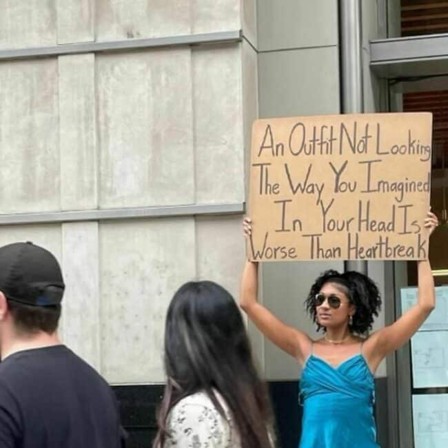50+ Funny Images From "Dudette With A Sign" Bringing Laughter To The Masses