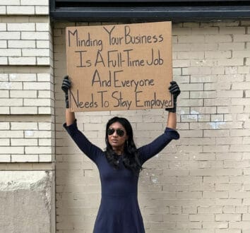 50+ Funny Images From "Dudette With A Sign" Bringing Laughter To The Masses