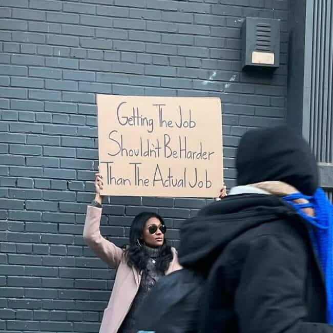 50+ Funny Images From "Dudette With A Sign" Bringing Laughter To The Masses