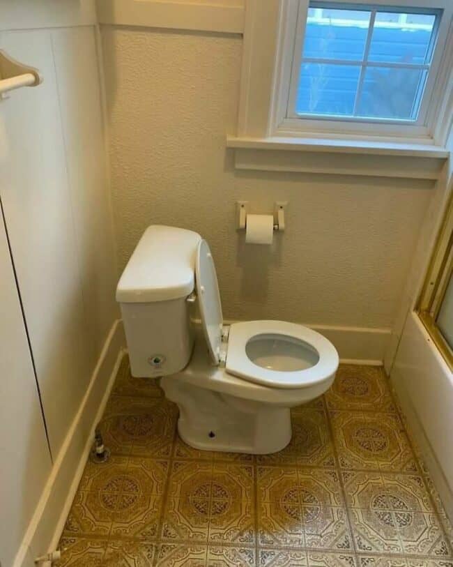 50 Funny Pictures Of Real Estate Listings Showing Absolute Chaos For Sale