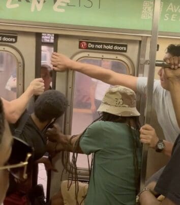 45 Funny Pictures From "Subway Creatures" — People Watching On The NYC Subway