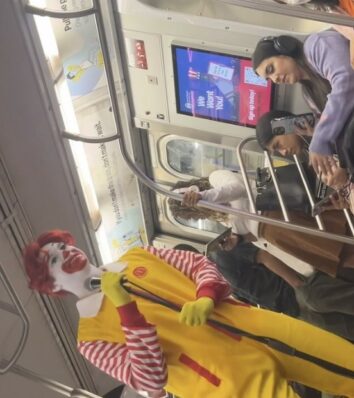 45 Funny Pictures From "Subway Creatures" — People Watching On The NYC ...