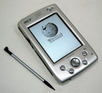 40 Nostalgic Pictures That Transport You Back To The 'Old Internet' Days