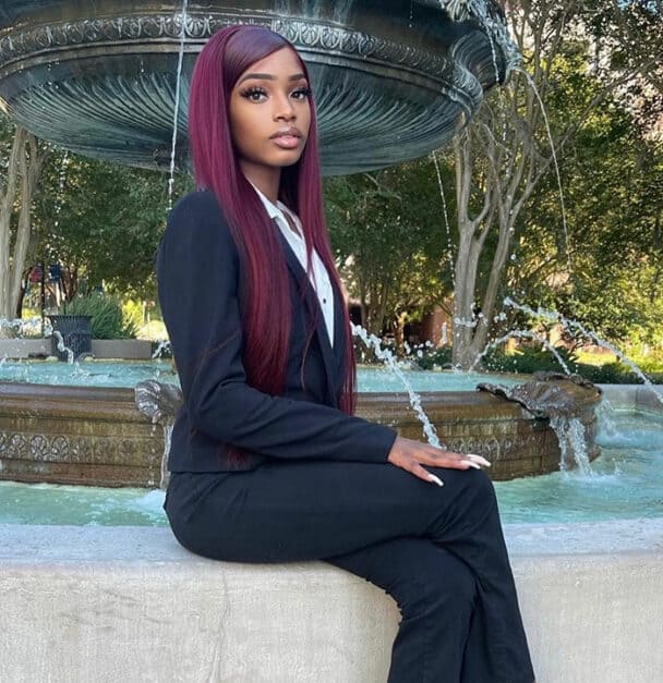 Walmart Worker Laughs As Influencer Films Herself Shoplifting And Gets ...