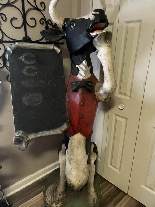 40 Hilariously Weird Thrift Store Finds Shoppers Couldn't Help But Take ...