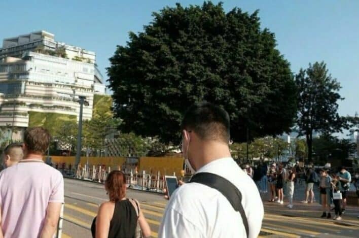 "Tricking The Eyes" — 40 Bizarre Photos Taken From Confusing Perspectives