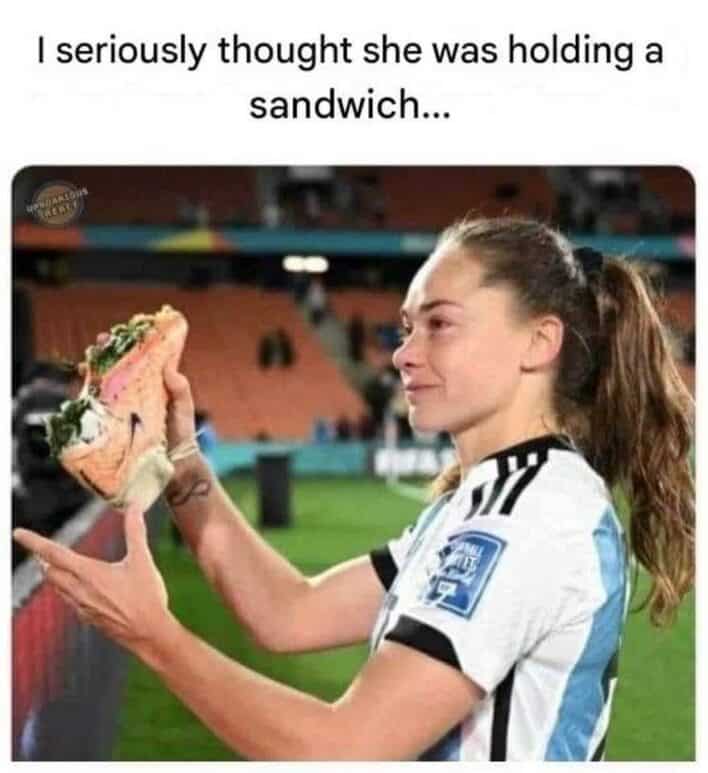 "Tricking The Eyes" — 40 Bizarre Photos Taken From Confusing Perspectives