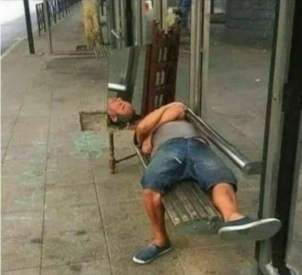 "Tricking The Eyes" — 40 Bizarre Photos Taken From Confusing Perspectives