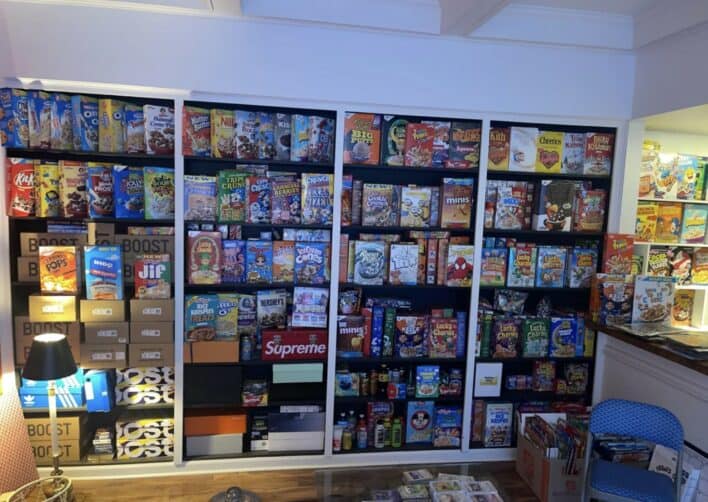 45 Quirky Collectors Share Their Unique And Bizarre Collections