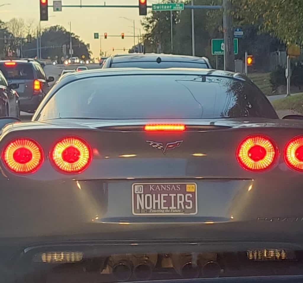 45 Hilarious Personalized License Plates People Found Out In The Wild