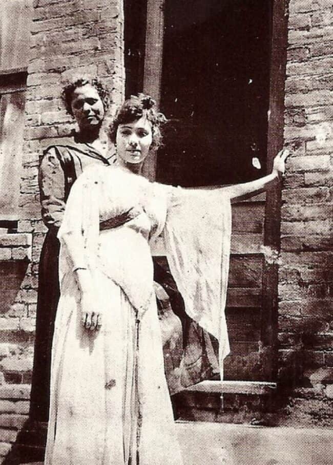 15 Rare Historical Photos Of Brothels In The Wild West