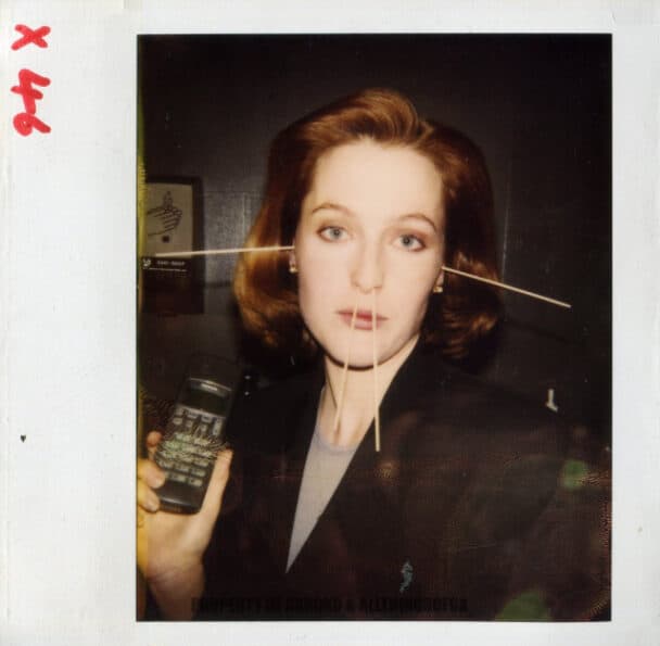 40 Nostalgic Behind The Scenes Polaroids From The X-Files Every Gen Xer ...