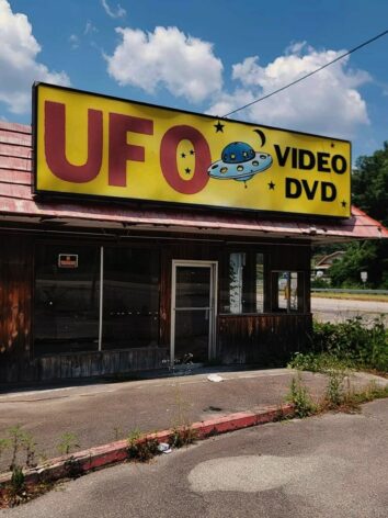 38 Funniest UFO Memes Since It Seems Like The Aliens Are Landing Any ...