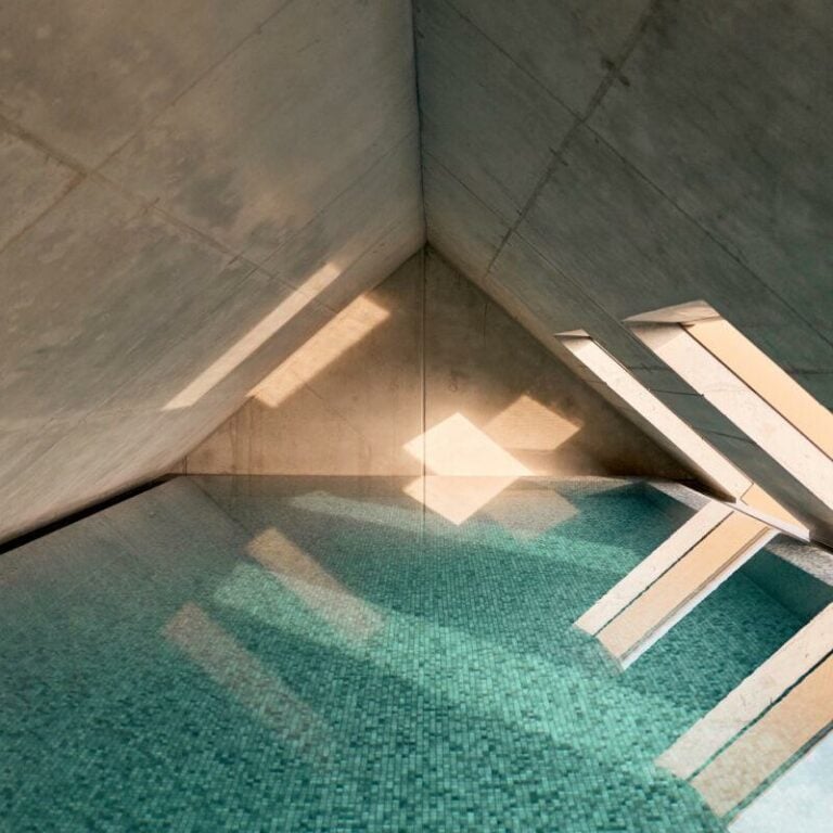 32 Creepiest Pool Rooms That Stay Swimming In The Minds Of All Who See Them