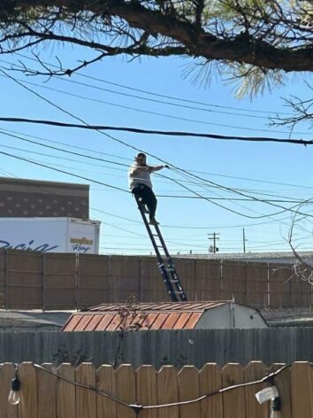 40 Funny OSHA Fails For Workers Whose Motto Is "Safety Last"