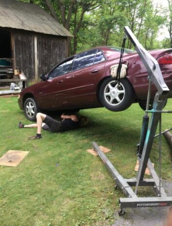 40 Funny OSHA Fails For Workers Whose Motto Is "Safety Last"