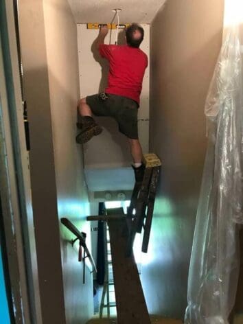 40 Funny OSHA Fails For Workers Whose Motto Is "Safety Last"