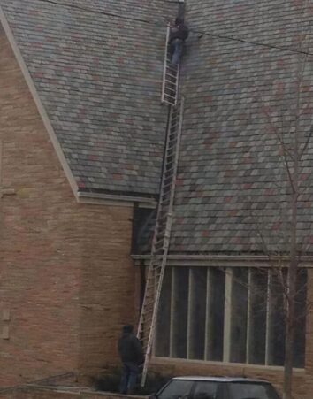 40 Funny OSHA Fails For Workers Whose Motto Is "Safety Last"