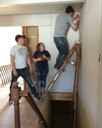 40 Funny OSHA Fails For Workers Whose Motto Is "Safety Last"
