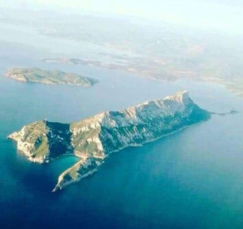 50 Funny Pareidolia Pictures That’ll Make You Do A Double Take