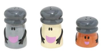 35 Funny Salt And Pepper Shakers That’ll Spice Up Your Kitchen
