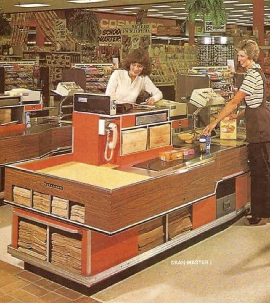 20 Retro Photos Of Grocery Shopping In The 1970s