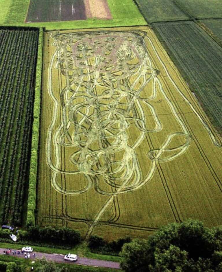 34 Chaotic And Absurd Photos Of Catastrophic Destruction