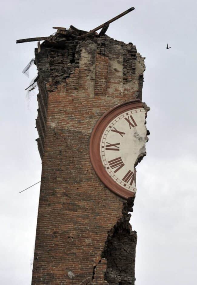 34 Chaotic And Absurd Photos Of Catastrophic Destruction