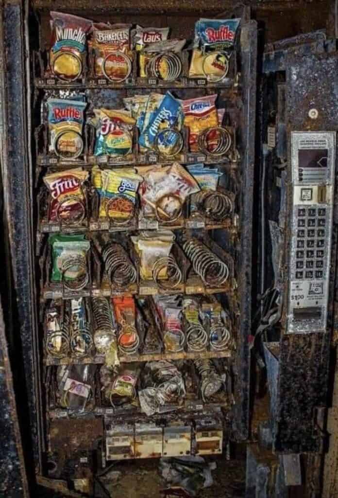 34 Chaotic And Absurd Photos Of Catastrophic Destruction