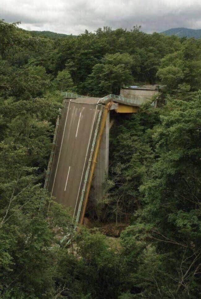 34 Chaotic And Absurd Photos Of Catastrophic Destruction