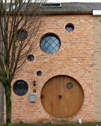 20 Weirdest Belgian Home Designs That Defy All Logic And Reason