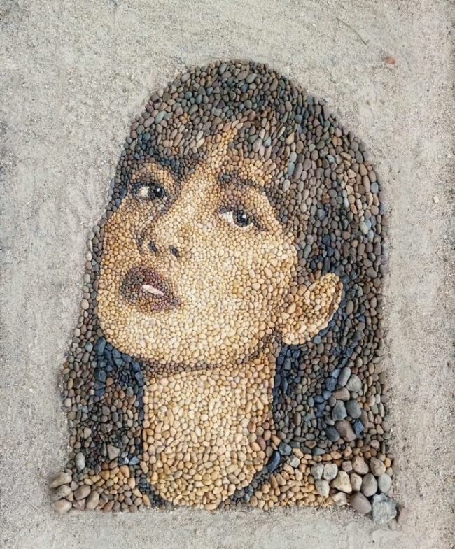 50 Incredible Portraits Made Using Only Pebbles From Artist Justin Bateman