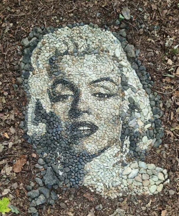 50 Incredible Portraits Made Using Only Pebbles From Artist Justin Bateman