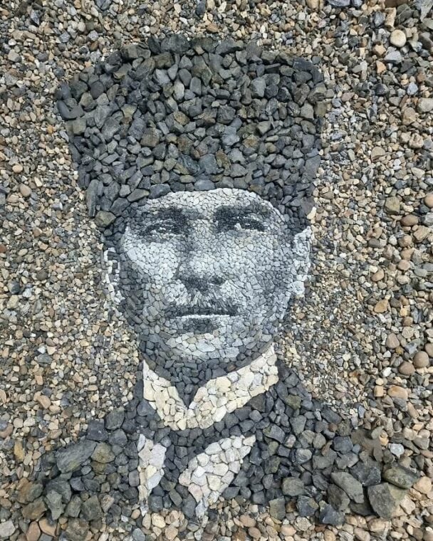 50 Incredible Portraits Made Using Only Pebbles From Artist Justin Bateman