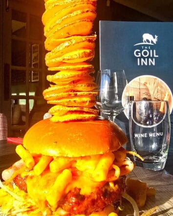 40 Ridiculous Times Restaurants Served Food On Literally Anything But A ...
