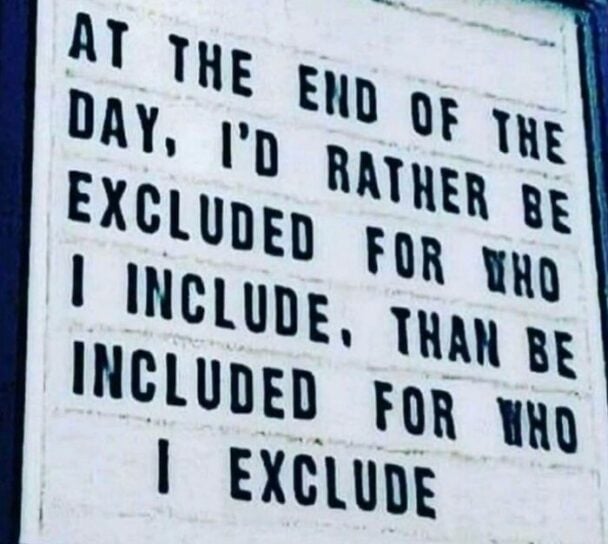 45 Wholesome Pictures Of Strangers Helping Strangers That Prove There's ...