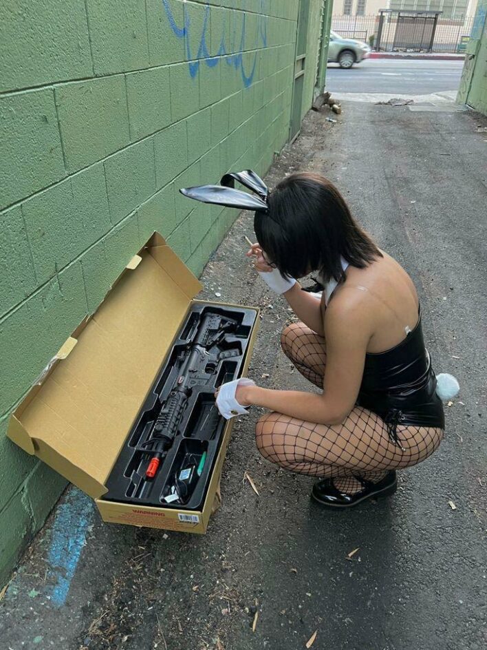 50 Unhinged Pictures That Have No Business Going This Hard