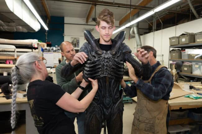 46 Iconic Behind The Scenes Special FX Shots From The Movies We Love