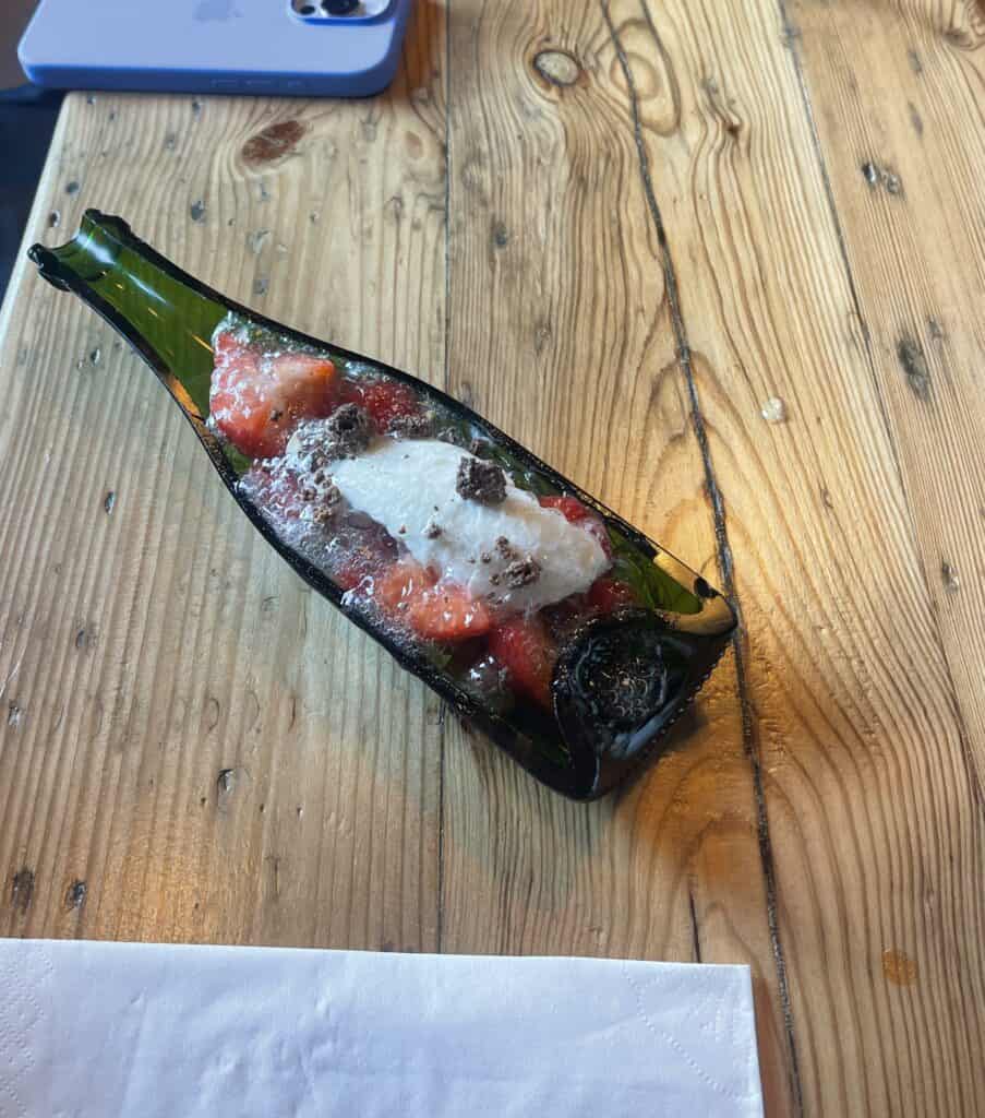 35 Ridiculous Dishes Served On Anything But A Plate (June 6, 2025)